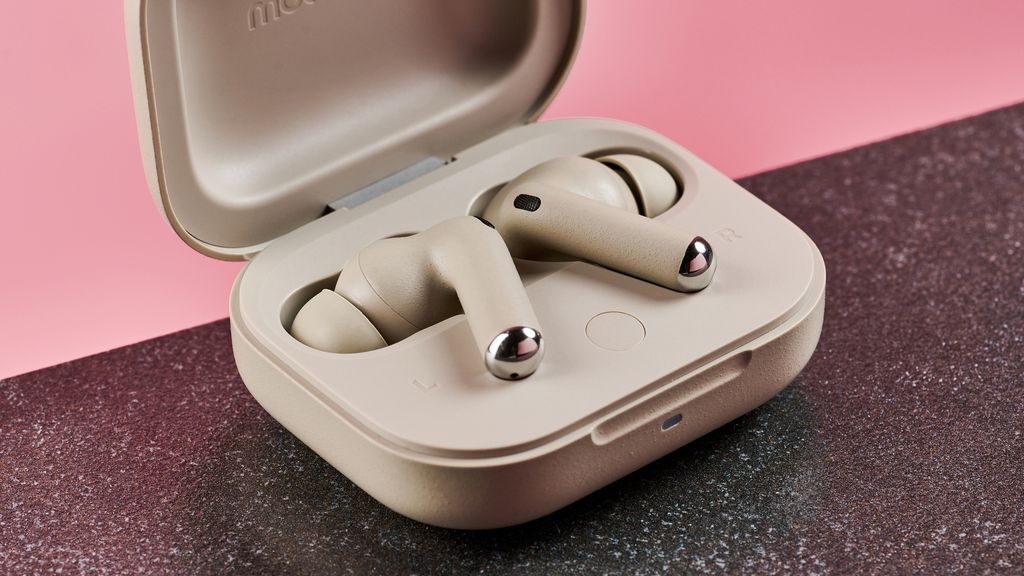 Motorola Moto Buds+ review: brilliant budget wireless earbuds with Bose ...