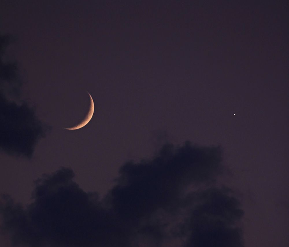 Venus and Moon Share Spectacular Close Encounter (Photos) | Space