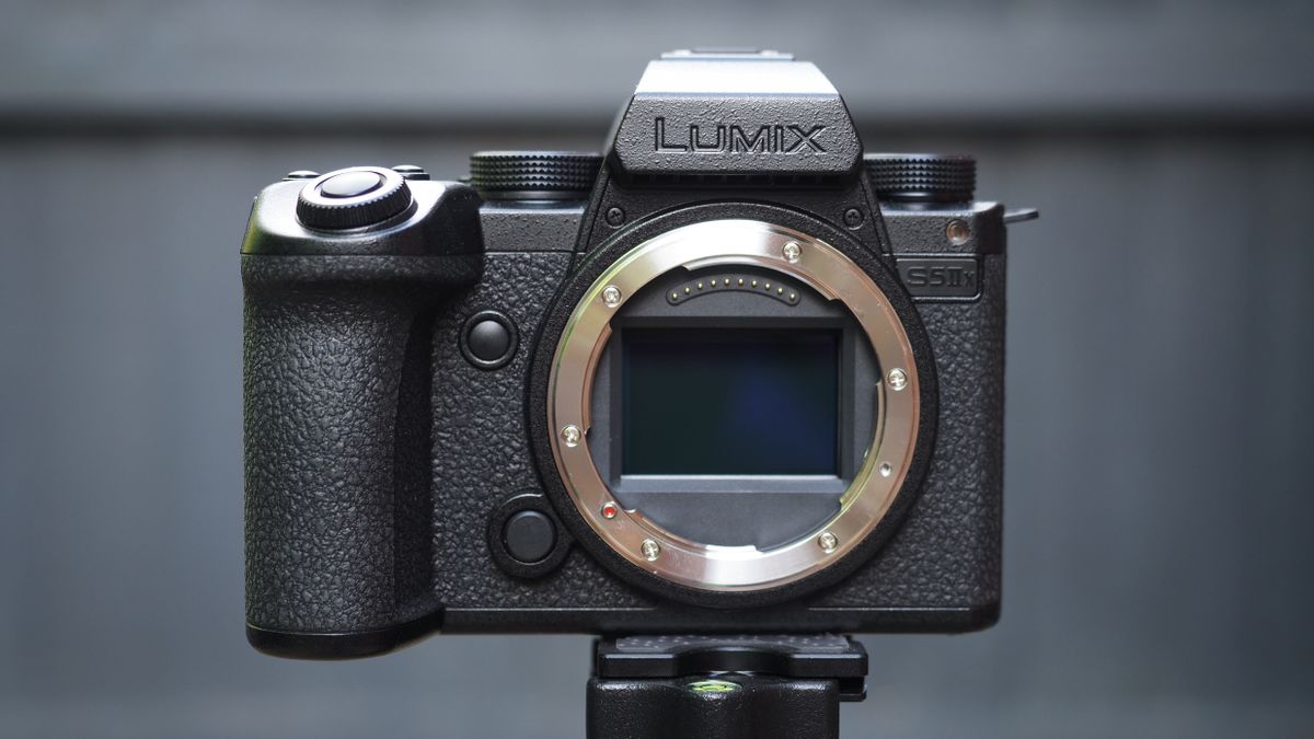 Panasonic Lumix S5 IIX review | Live Science Panasonic Lumix S5 IIX review | Live Science