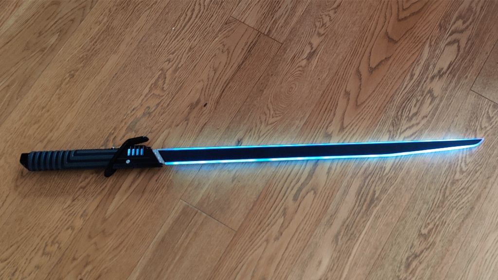 Mandalorian Darksaber Force FX Elite Lightsaber review | Space