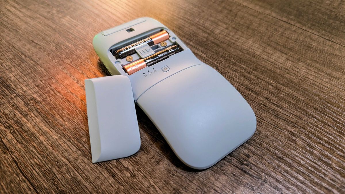 Dell Bluetooth Travel Mouse (MS700) review: Twistable design ...