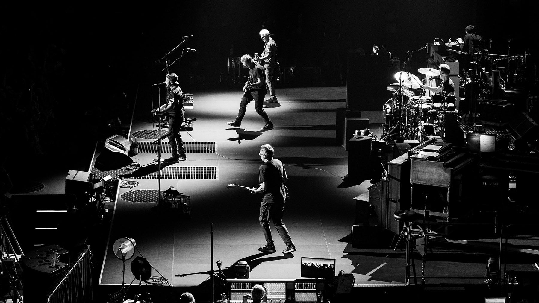Pearl Jam Brings the Crowd Alive with an Even Flow of L-Acoustics ...
