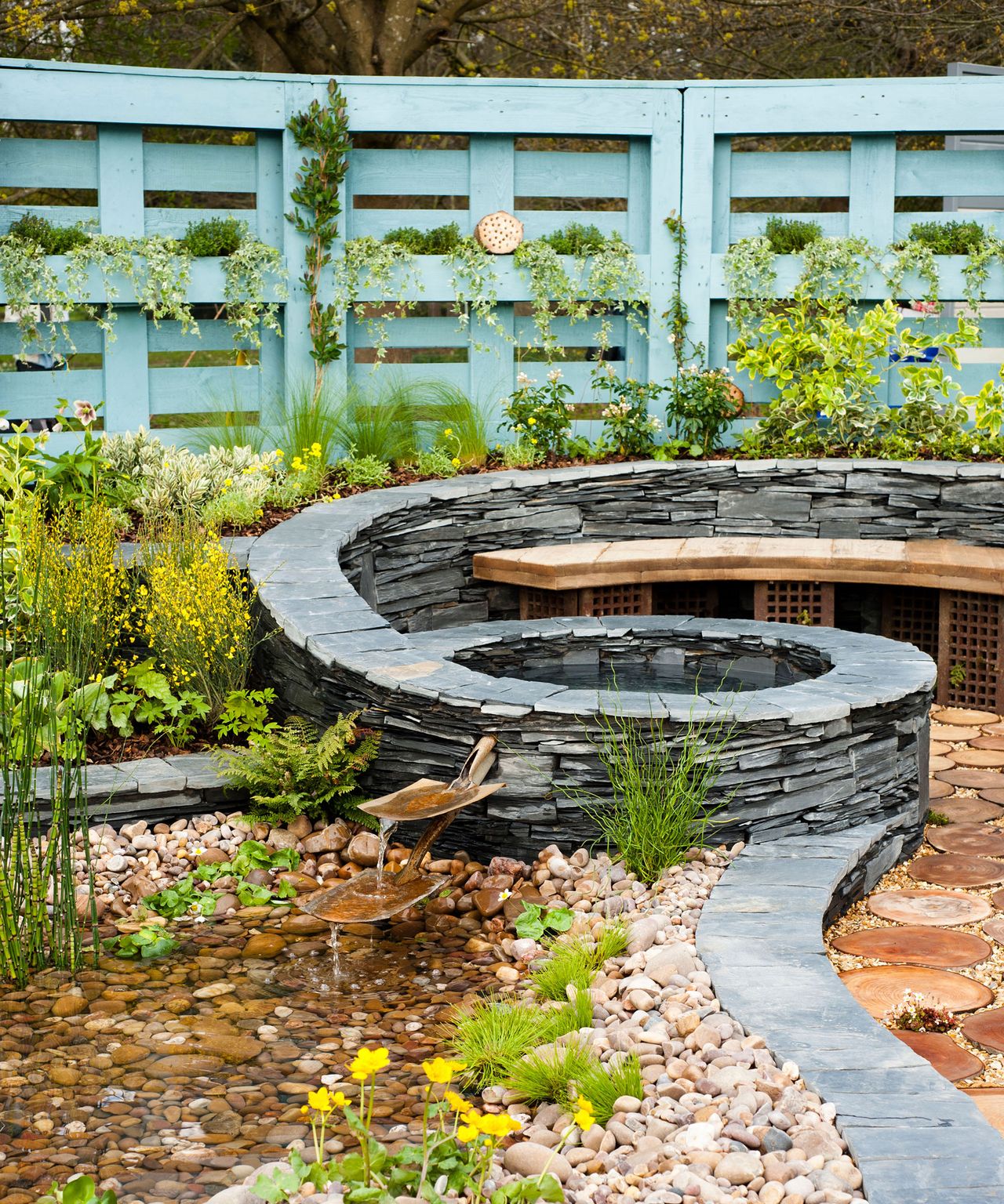 Landscaping with timbers: 12 ideas and tips for your plot | Gardeningetc