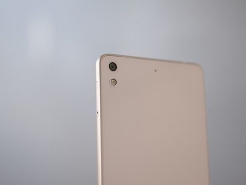 BLU's new phones are inexpensive and colorful, plus one that's really ...