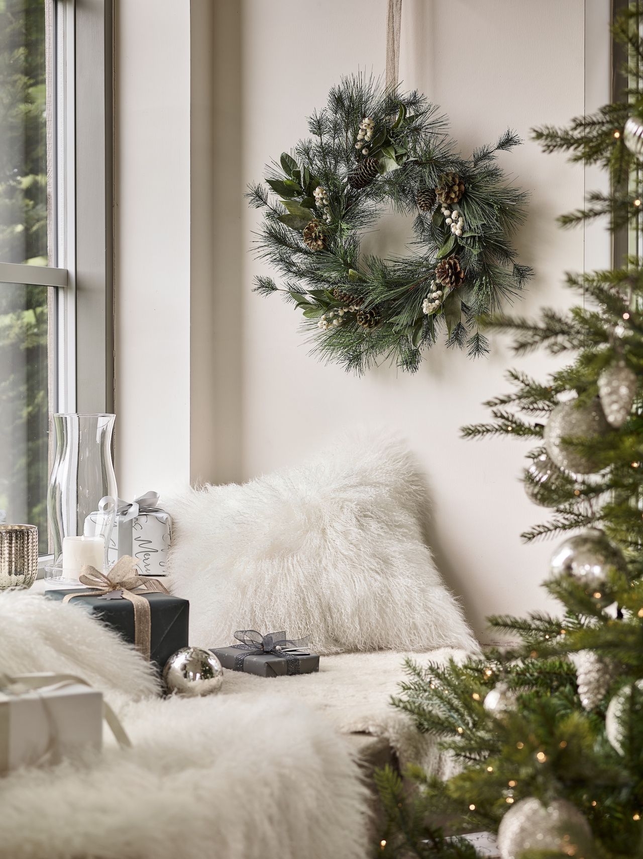 18 apartment Christmas decor ideas for a fresh and festive finish ...