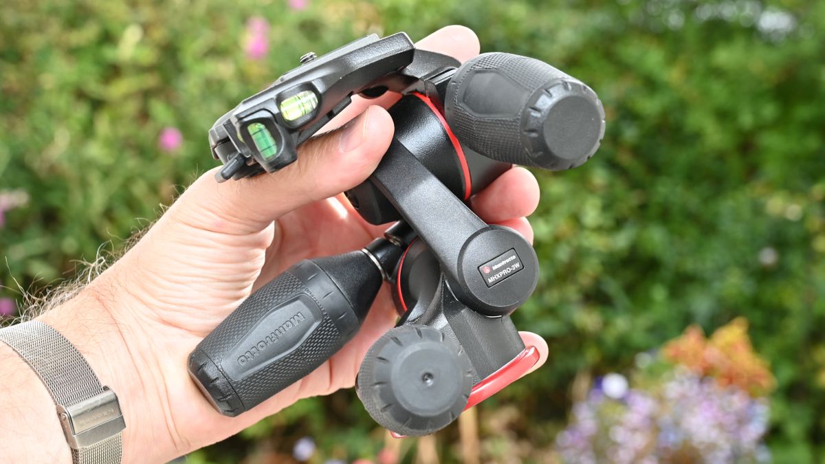 Manfrotto X-PRO 3-way head review: tilt, pan and swivel in fine style ...