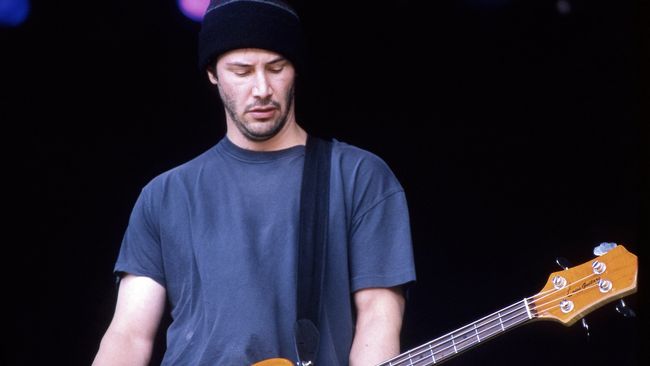Watch Keanu Reeves troll an angry death metal festival crowd with his ...