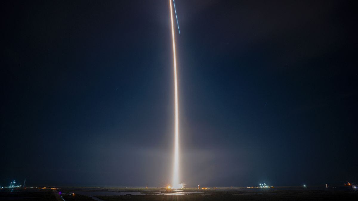 See 1st-ever Vulcan Centaur rocket blast off into space in stunning ...