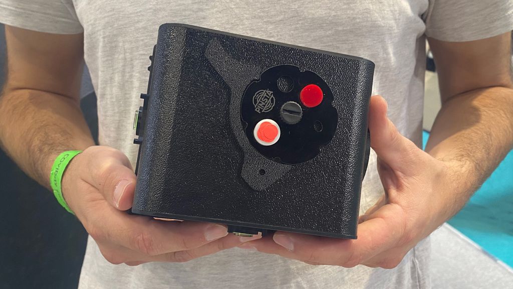 Want a darkroom and camera in one compact box? Try the Pinsta ...
