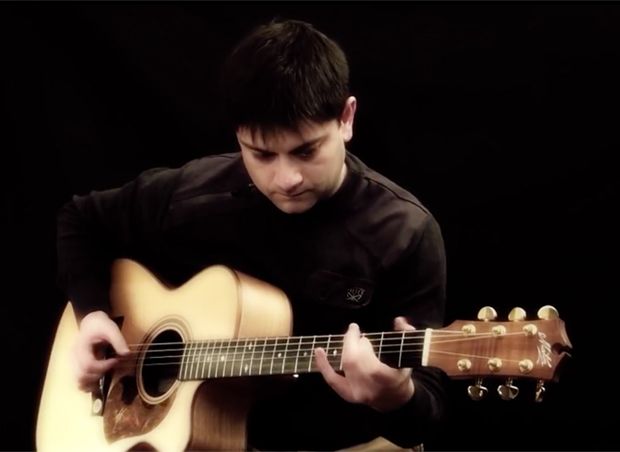 Video: UK Fingerstyle Guitarist Pete Kent Performs “Something About You ...