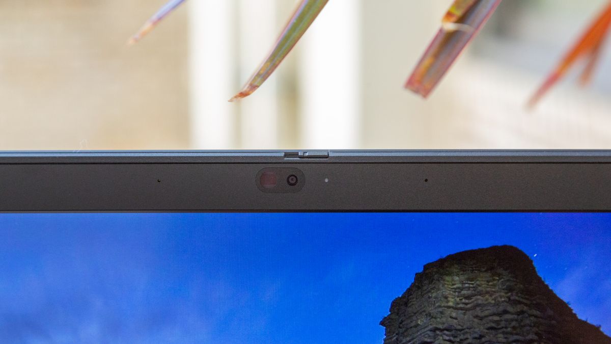 Lenovo ThinkPad T490s Laptop Review: A Good Office Worker - Tom's ...