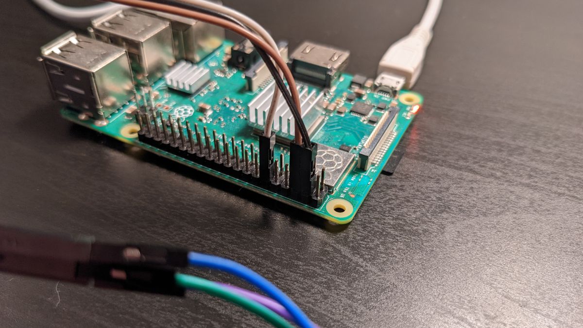 How to Create a Zoom Meeting “On Air” Light with Raspberry Pi | Tom's ...