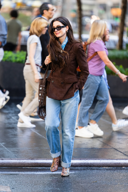 Anne Hathaway Taps Vintage Levi's for 'Devil Wears Prada 2' | Marie Claire