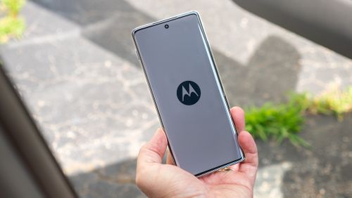 Google goes all-in on fixing Pixel 8 screen issues with a warranty ...