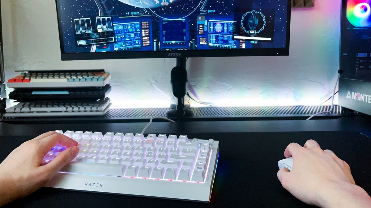 Alienware Pro Wireless vs. Razer BlackWidow V4 75%: Battle for the best ...