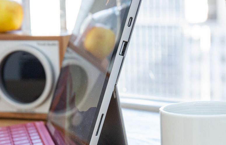 Microsoft Surface Pro 7 Review - Benchmarks and Specs | Laptop Mag