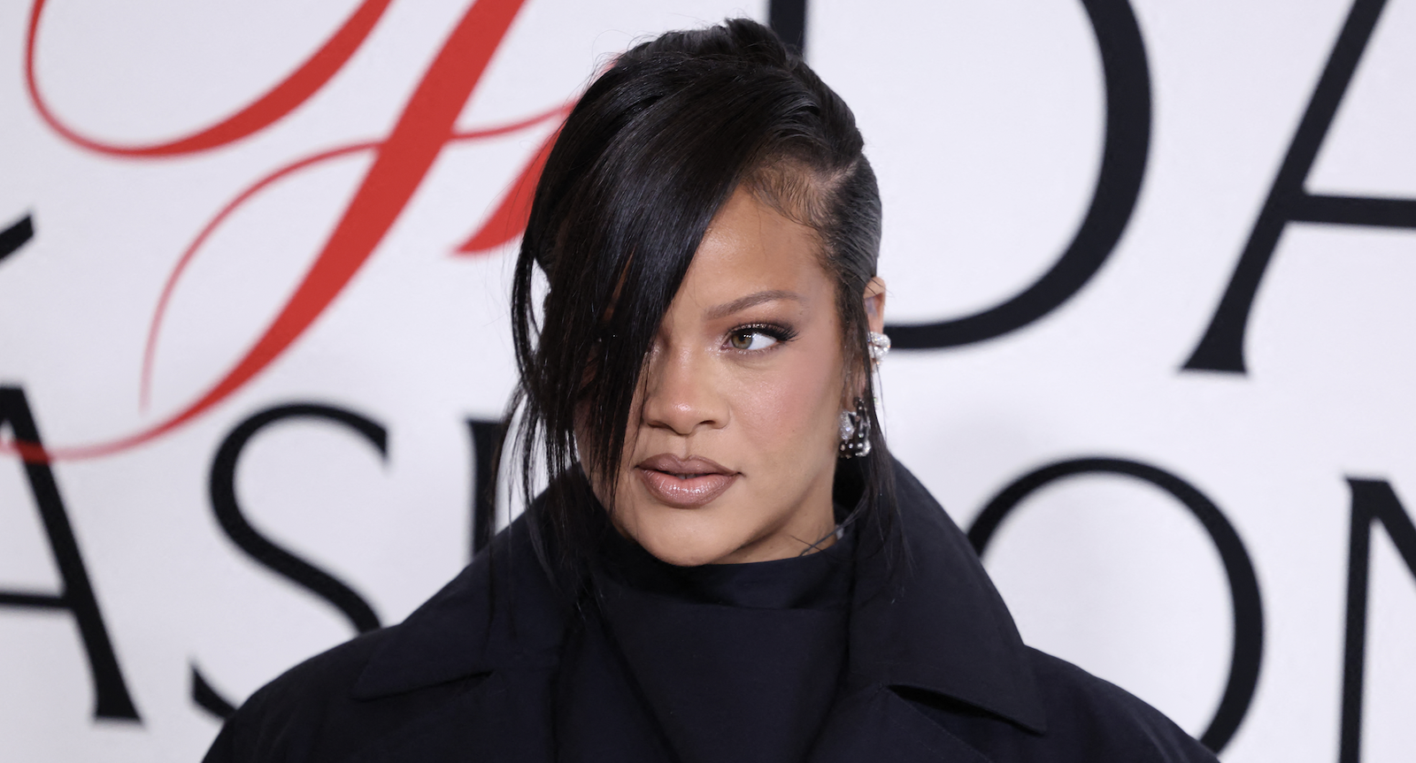 Rihanna Walks Her First Post-Baby Carpet in “Postpartum Forward” Alaïa ...