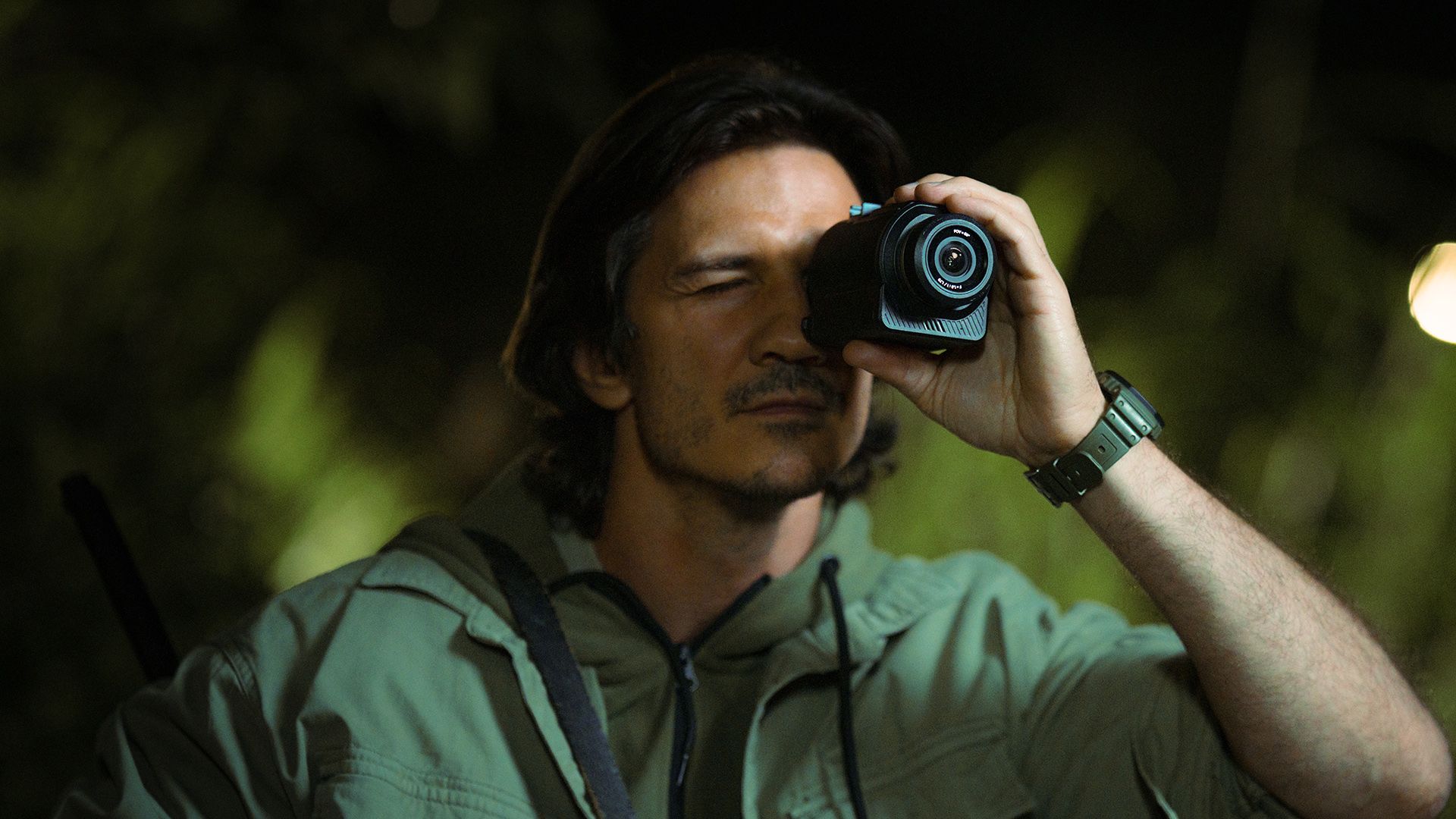 This lightweight night vision gadget captures colour in total darkness ...