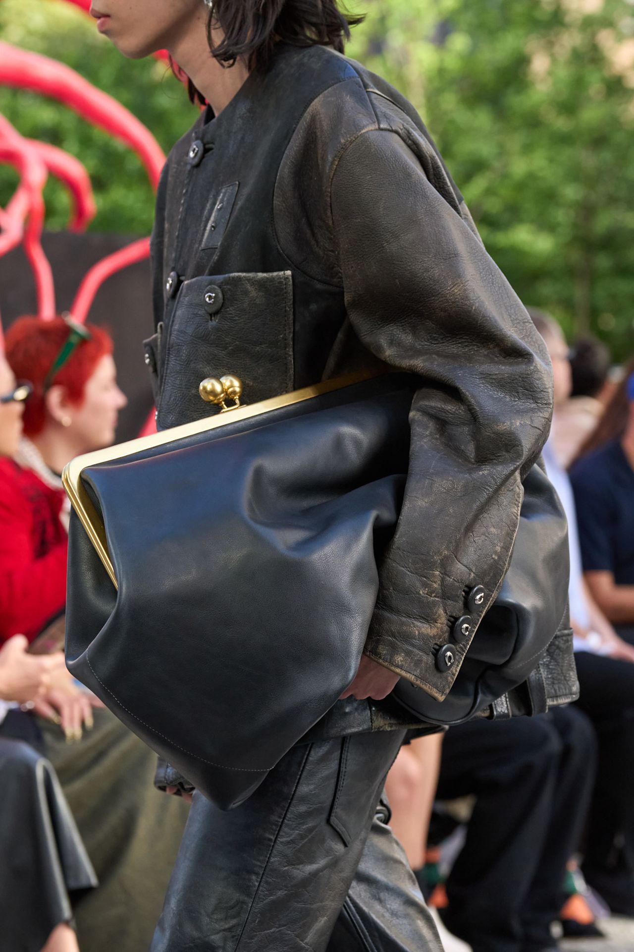 Sarah Jessica Parker Already Wore Spring 2025's Most Wanted Bag | Who ...