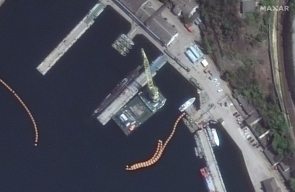 Satellite photos show missiles loaded onto Russian submarine | Space