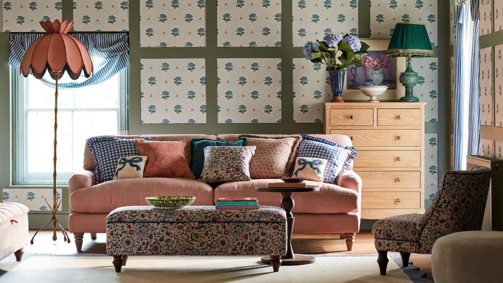 How to paint a wall: 15 steps for painting walls for beginners | Homes ...