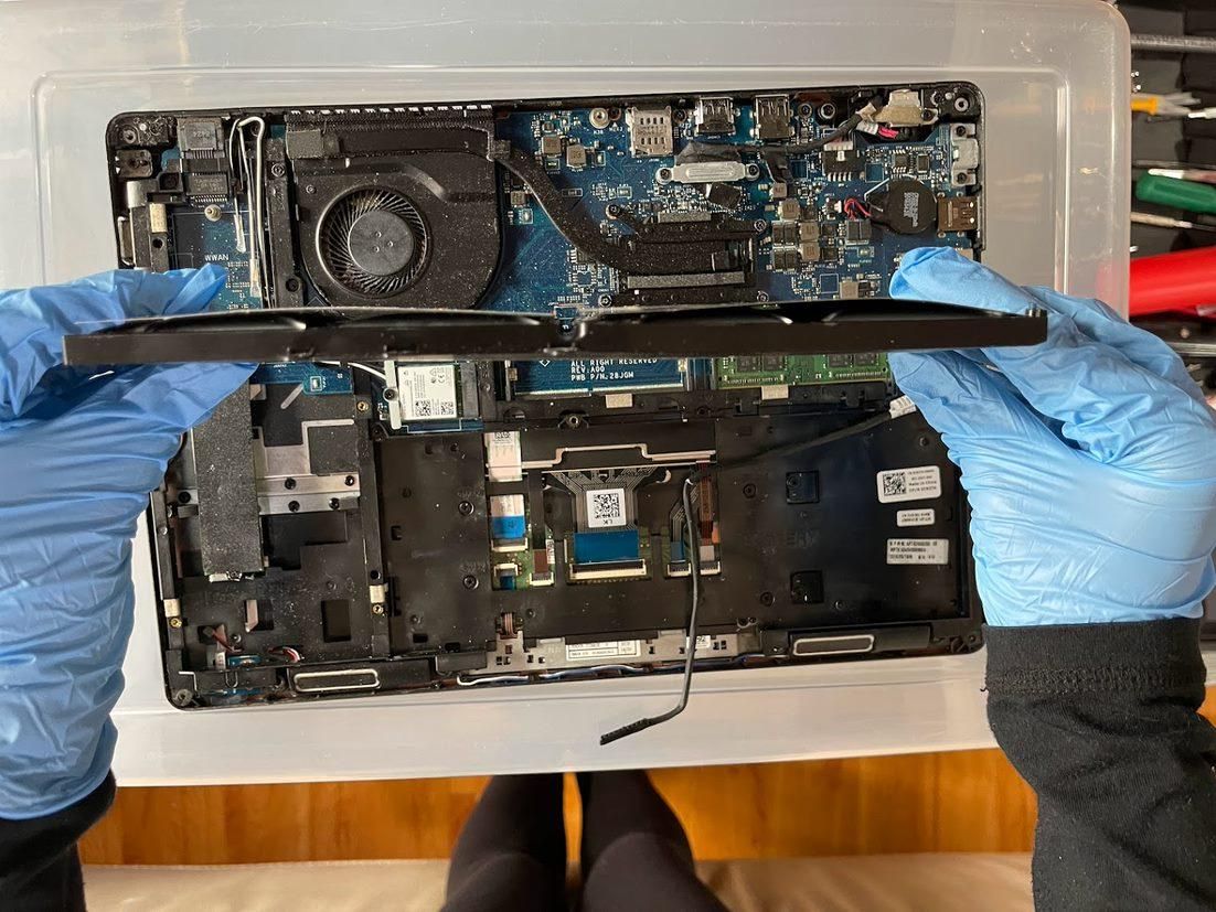 How to Safely Remove a Swollen Battery from Your Laptop | Tom's Hardware