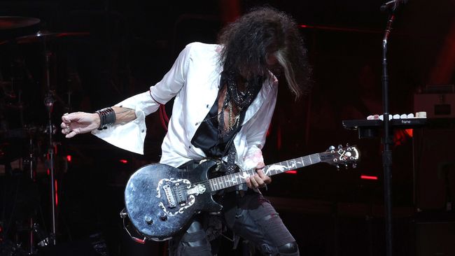 Joe Perry had to rescue a broken guitar from Steven Tyler | Guitar World