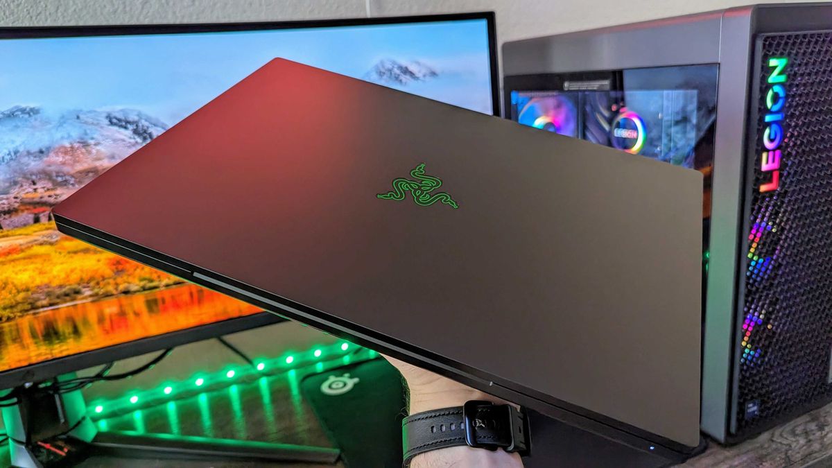 Razer Blade 16 (2024) review: Mild improvements for a top gaming laptop ...