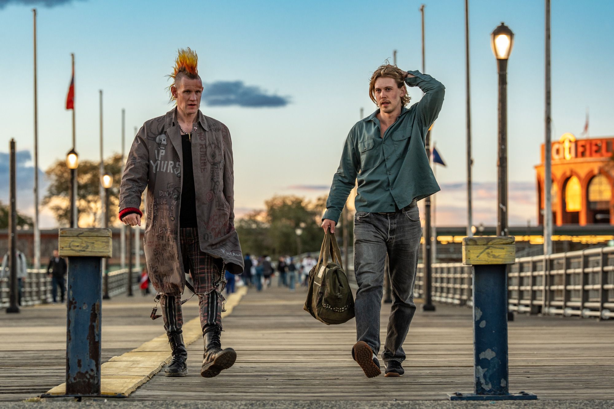 Caught Stealing film review: a clumsy homage to the gangster film ...