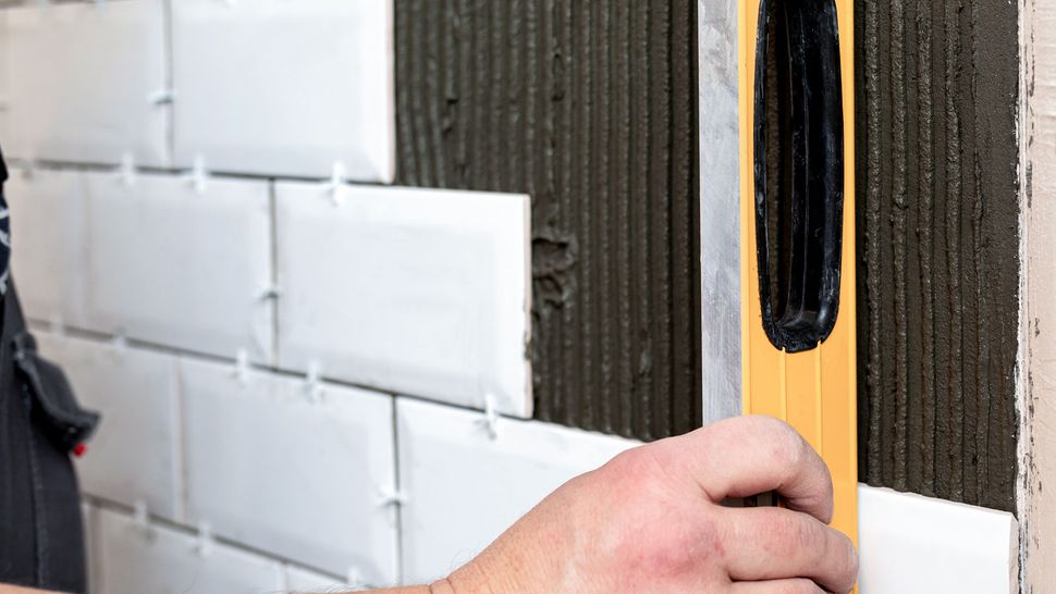 Tiling an uneven wall to get a smooth professional finish | Homebuilding