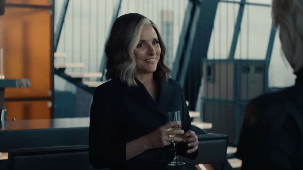 Julia Louis-Dreyfus Was Sitting Behind Someone Binge-Watching Veep In ...