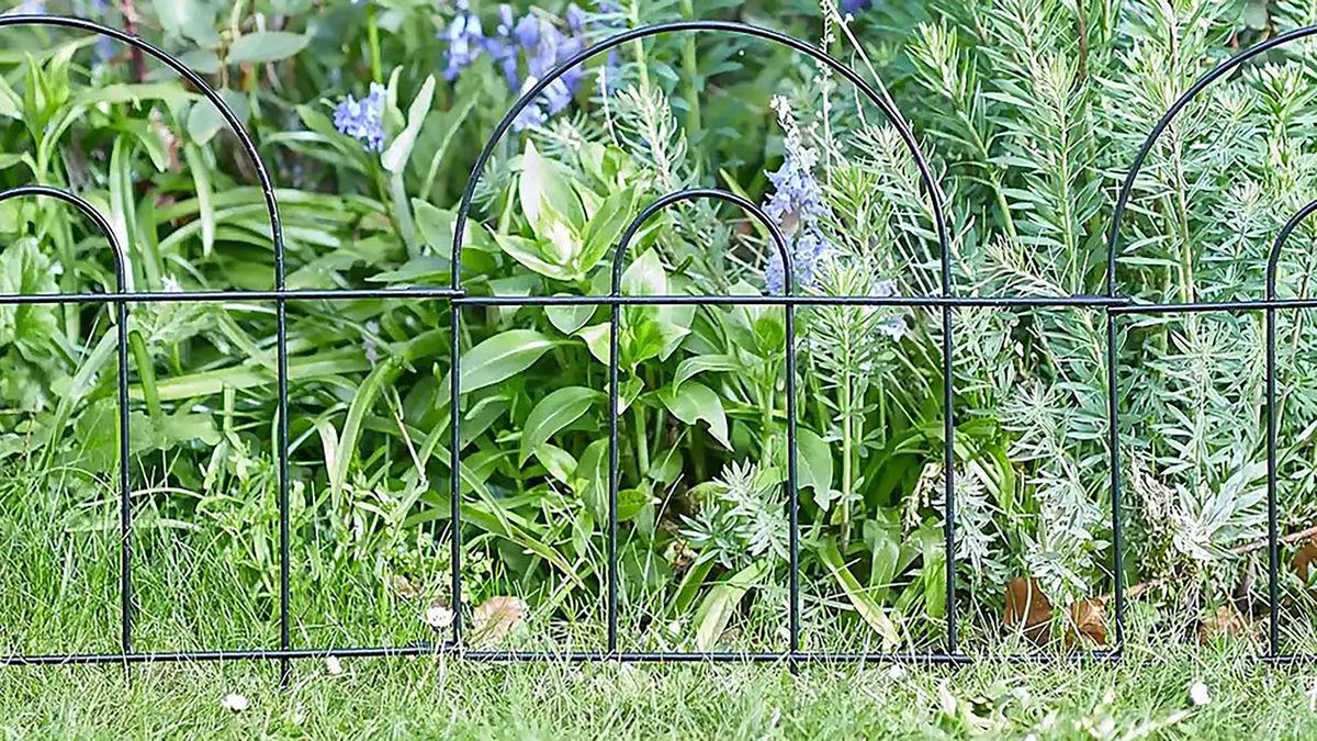 Garden edging ideas: Keep your outside spaces neat and tidy | Homebuilding