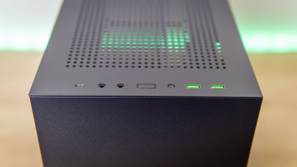 Razer Tomahawk ITX Review: Small Form Over Function | Tom's Hardware