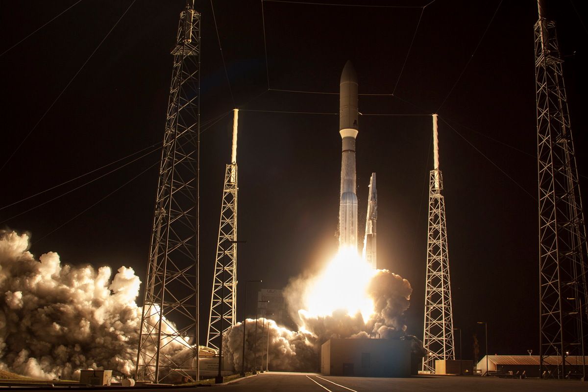 Night Launch Photos: US Military Satellite MUOS-3 Blasts Off | Space