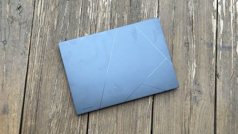 Asus Zenbook 14 (Q409ZA) OLED review — killer battery life for less ...