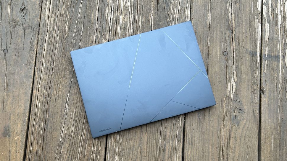 Asus Zenbook 14 (Q409ZA) OLED review — killer battery life for less ...