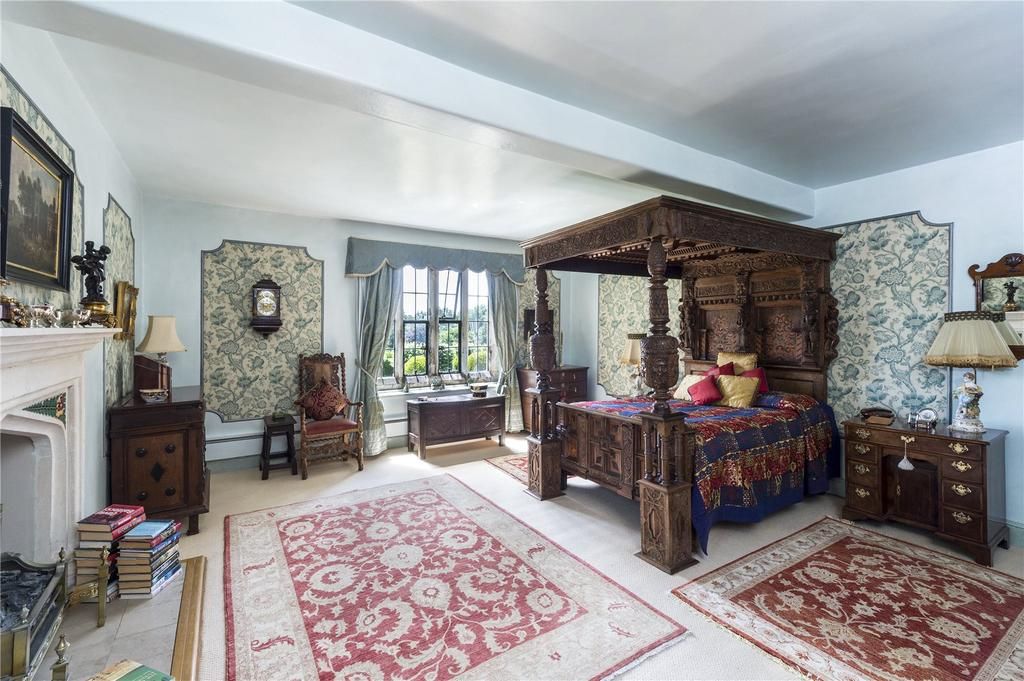 A marvellous manor in the South Downs with 700 years of history ...