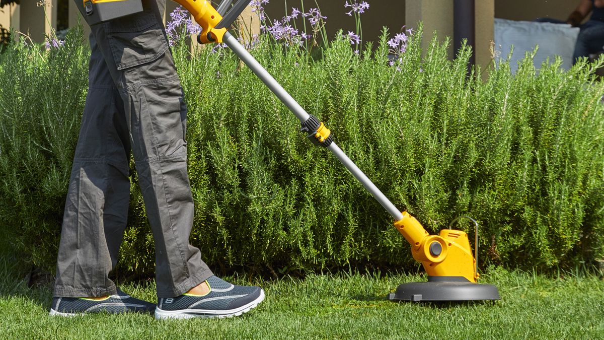 Stiga GT 100e battery lawn trimmer review | Homebuilding