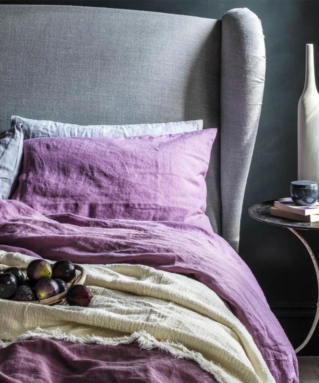 Too light, too dark, too plain – bed sheet colors to avoid | Homes and ...