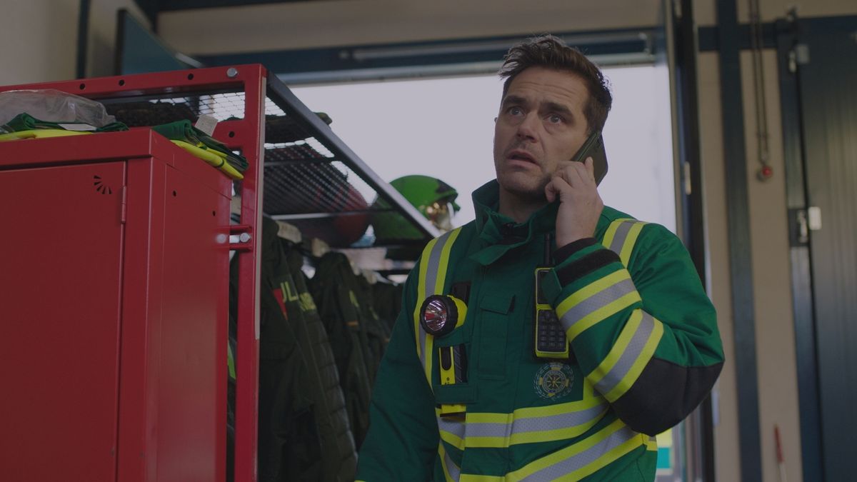 Casualty spoilers: Iain Dean STUNNED by blast from the past | What to Watch