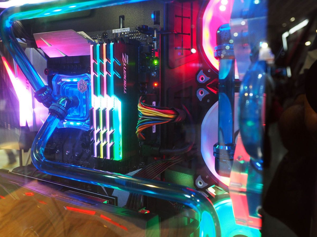 Lian Li releases power connectors with RGB lighting, because why not ...