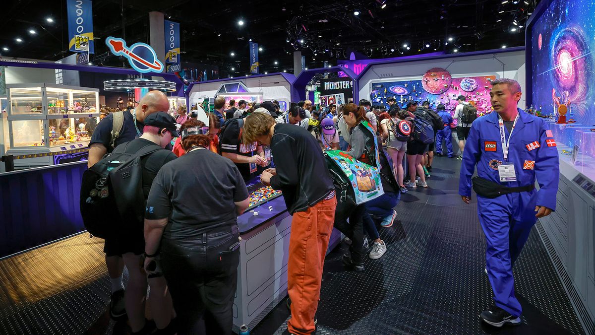 Lego sets up 'space station' at San Diego Comic-Con, offers mission ...