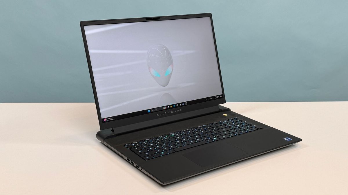 Alienware m18 R2 review: Big battlestation with clicky keys | Tom's ...