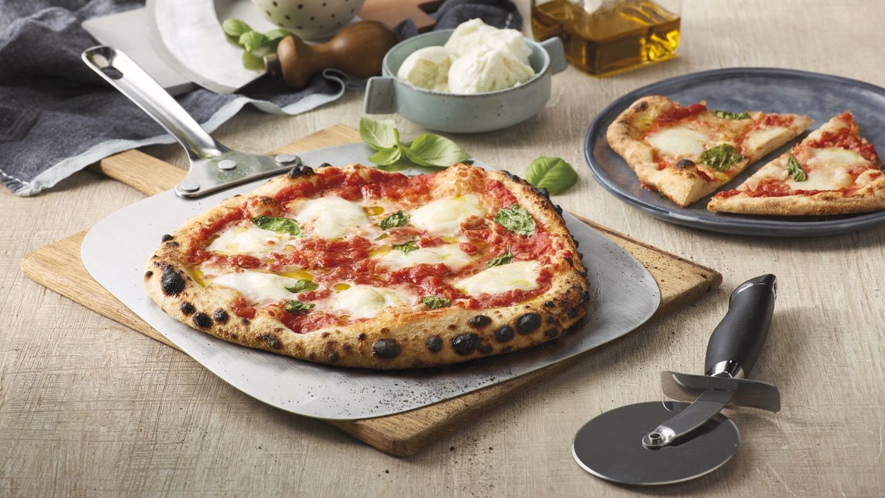 How to make pizza at home: let this short but sweet guide hit your eye ...