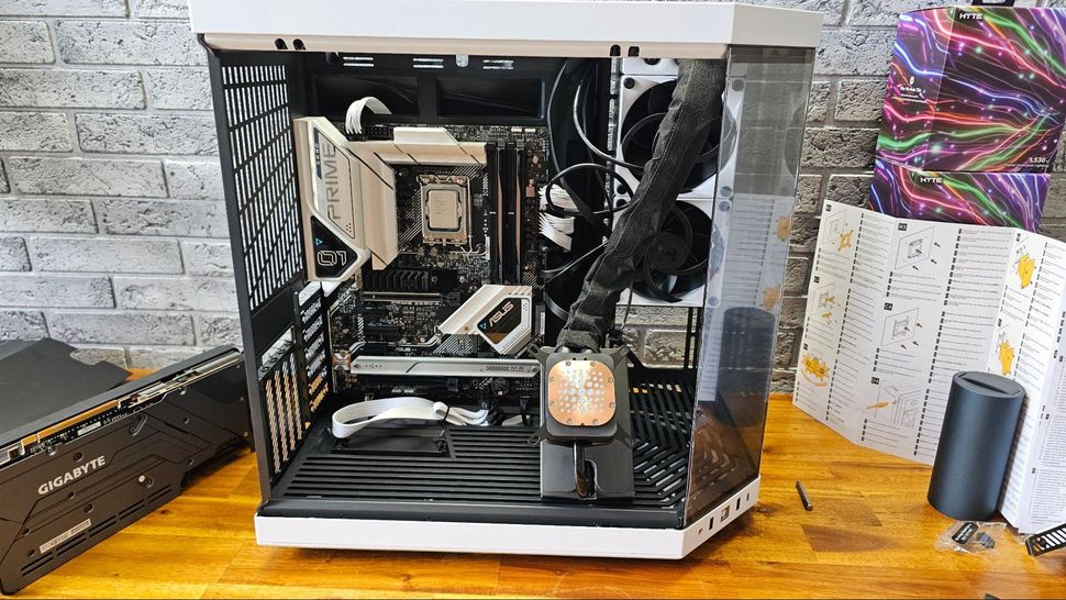 Hands-on with Hyte's Nexus Link: Huge-screen AIO cooler takes center ...