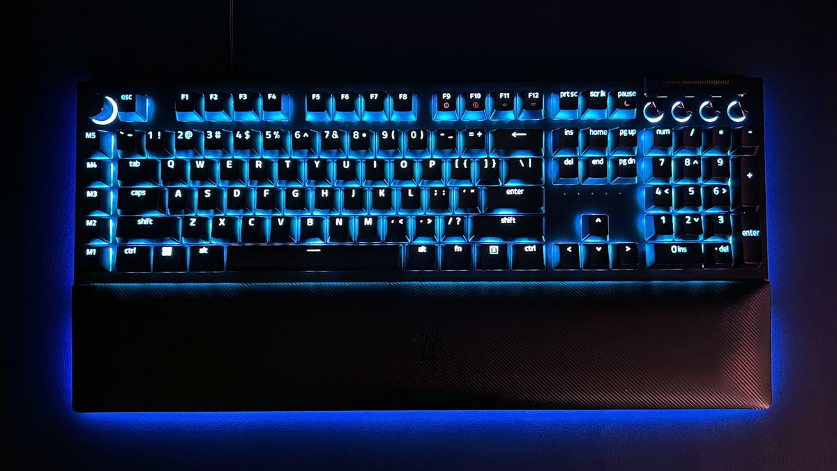 Razer BlackWidow V4 Pro Review: Bringing Macro Back | Tom's Hardware