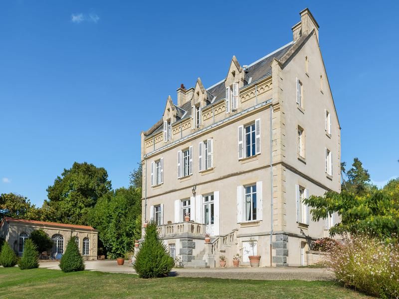 19 magnificent French houses, including a château for under £500,000 ...