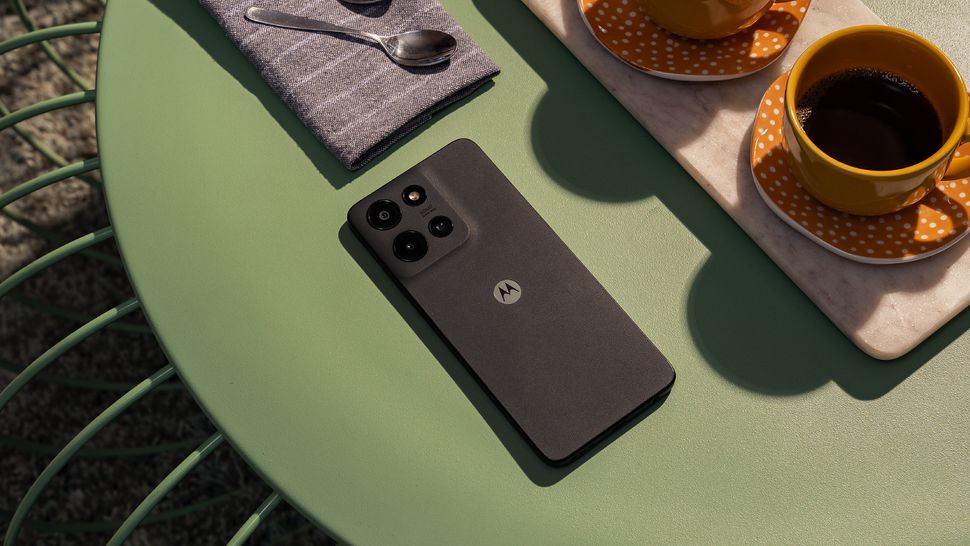 Motorola's new cheap phones offer flagship features for a quarter of ...