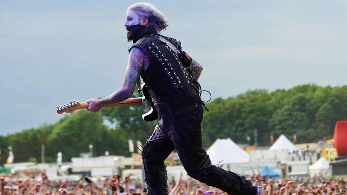 John 5 on fire in studio footage | Louder