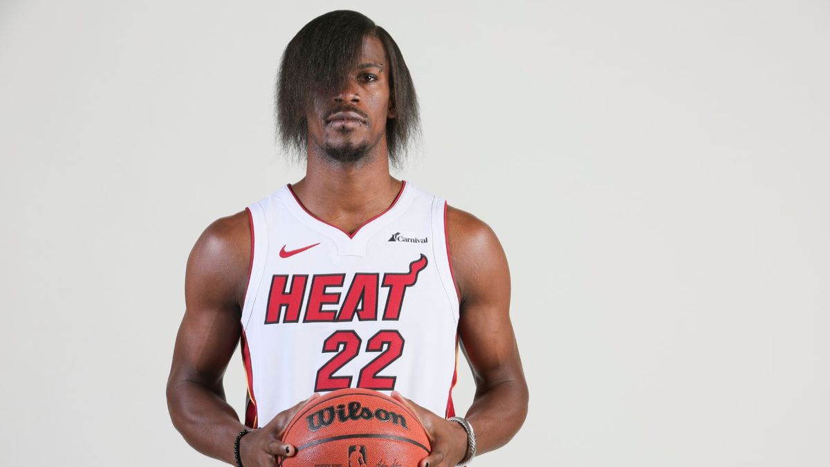 Jimmy Butler's entryway color is perfect for styling art | Homes and ...